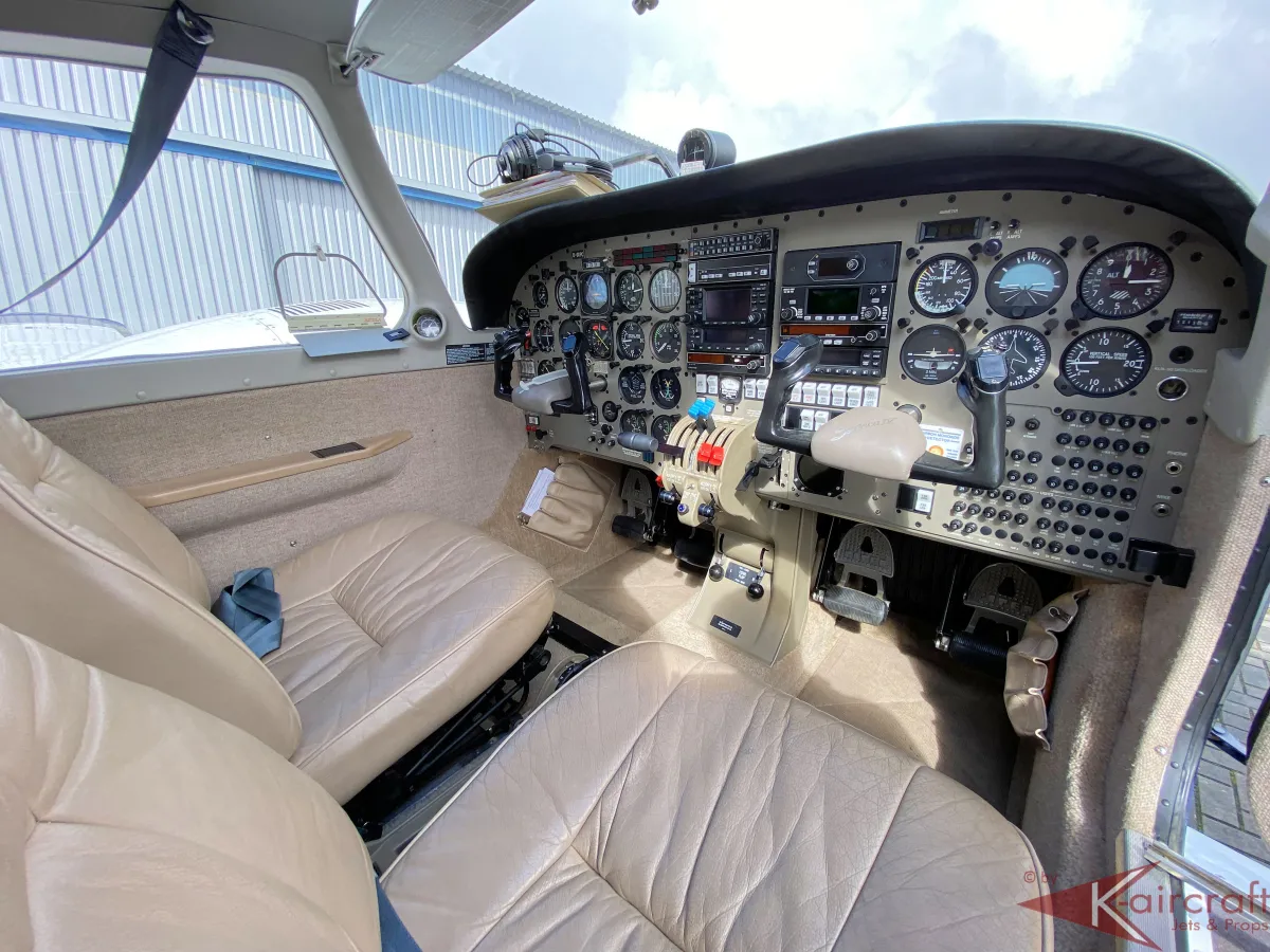 Cockpit De Piper Seneca Piper PA34 Seneca III